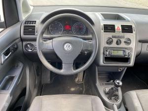 Zils Volkswagen Touran 2010 Tauragė, ar dzinēja tilpumu 1.90 L un nobraukumu 303 tūkst. km par 2900 €, foto 11 vietnē AUTOMOTO.COM.LV