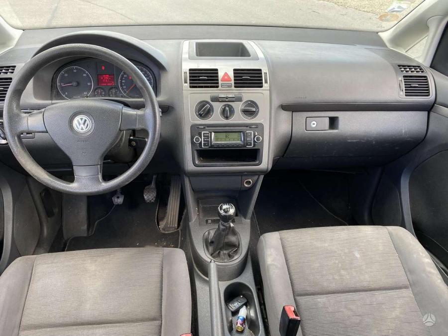 Zils Volkswagen Touran 2010 Tauragė, ar dzinēja tilpumu 1.90 L un nobraukumu 303 tūkst. km par 2900 €, foto 12 vietnē AUTOMOTO.COM.LV