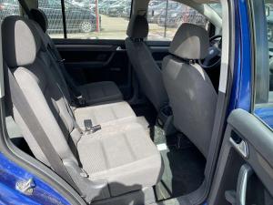 Zils Volkswagen Touran 2010 Tauragė, ar dzinēja tilpumu 1.90 L un nobraukumu 303 tūkst. km par 2900 €, foto 14 vietnē AUTOMOTO.COM.LV