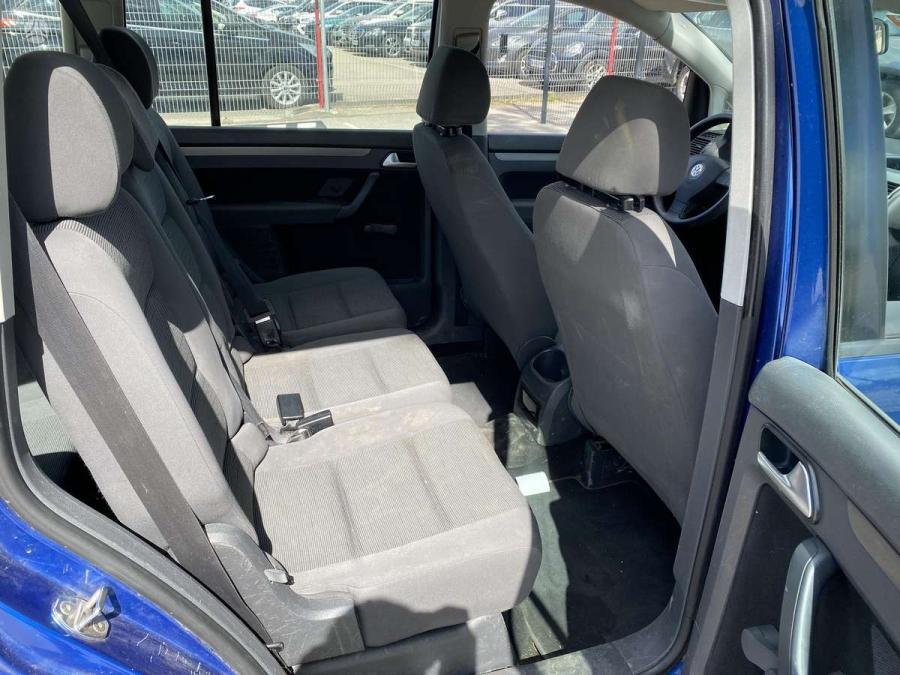 Zils Volkswagen Touran 2010 Tauragė, ar dzinēja tilpumu 1.90 L un nobraukumu 303 tūkst. km par 2900 €, foto 14 vietnē AUTOMOTO.COM.LV