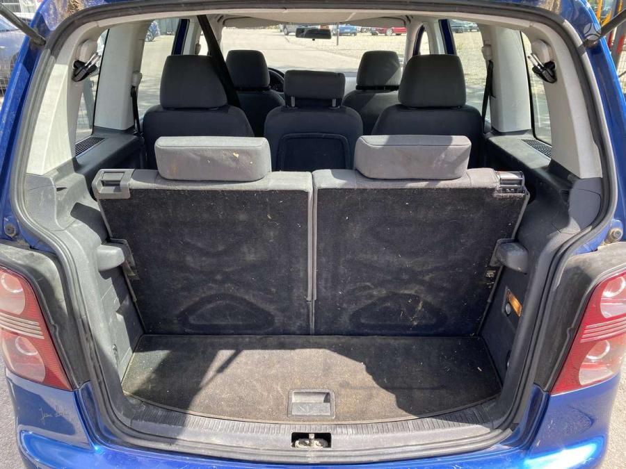 Zils Volkswagen Touran 2010 Tauragė, ar dzinēja tilpumu 1.90 L un nobraukumu 303 tūkst. km par 2900 €, foto 15 vietnē AUTOMOTO.COM.LV