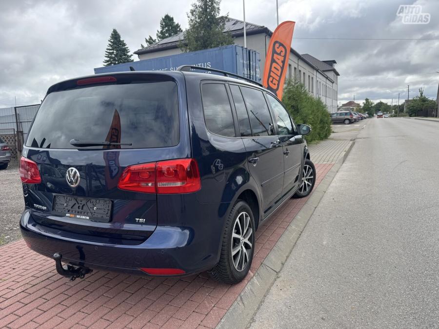 Blue Volkswagen Touran 2010 in Kaunas, with an engine capacity of 1.40 L and mileage of 213 thousand km for 4499 €, photo 4 on AUTOMOTO.COM.LV