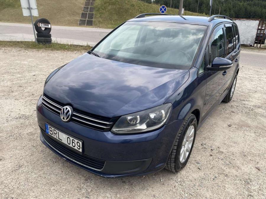 Zils Volkswagen Touran 2010 Viļņa, ar dzinēja tilpumu 1.60 L un nobraukumu 665 tūkst. km par 1600 €, foto 12 vietnē AUTOMOTO.COM.LV