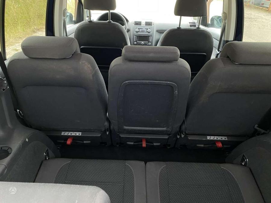 Zils Volkswagen Touran 2010 Viļņa, ar dzinēja tilpumu 1.60 L un nobraukumu 665 tūkst. km par 1600 €, foto 17 vietnē AUTOMOTO.COM.LV