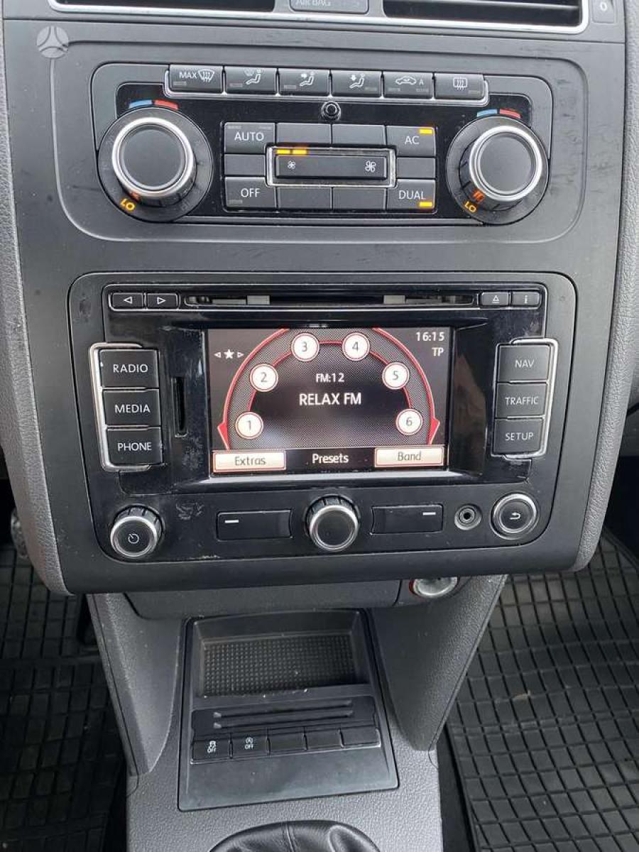 Zils Volkswagen Touran 2010 Viļņa, ar dzinēja tilpumu 1.60 L un nobraukumu 665 tūkst. km par 1600 €, foto 18 vietnē AUTOMOTO.COM.LV