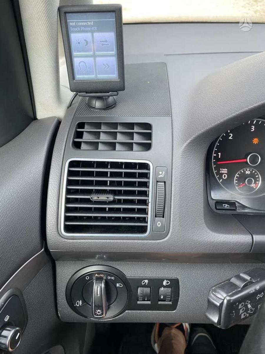 Zils Volkswagen Touran 2010 Viļņa, ar dzinēja tilpumu 1.60 L un nobraukumu 665 tūkst. km par 1600 €, foto 19 vietnē AUTOMOTO.COM.LV