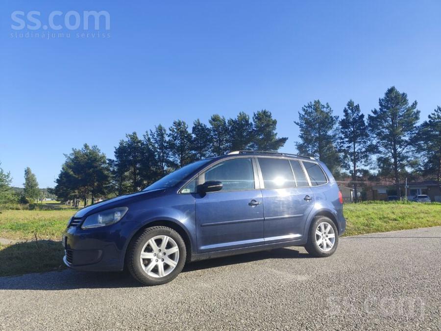 Blue Volkswagen Touran 2010 in Riga, with an engine capacity of 1.60 L and mileage of 296 thousand km for 3500 €, photo 1 on AUTOMOTO.COM.LV