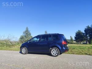Blue Volkswagen Touran 2010 in Riga, with an engine capacity of 1.60 L and mileage of 296 thousand km for 3500 €, photo 3 on AUTOMOTO.COM.LV