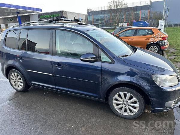 Zils Volkswagen Touran 2011 Jelgava, ar dzinēja tilpumu 2.00 L un nobraukumu 409 tūkst. km par 4500 €, foto 4 vietnē AUTOMOTO.COM.LV