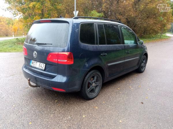 Zils Volkswagen Touran 2011 Viļņa, ar dzinēja tilpumu 1.60 L un nobraukumu 340 tūkst. km par 4890 €, foto 7 vietnē AUTOMOTO.COM.LV