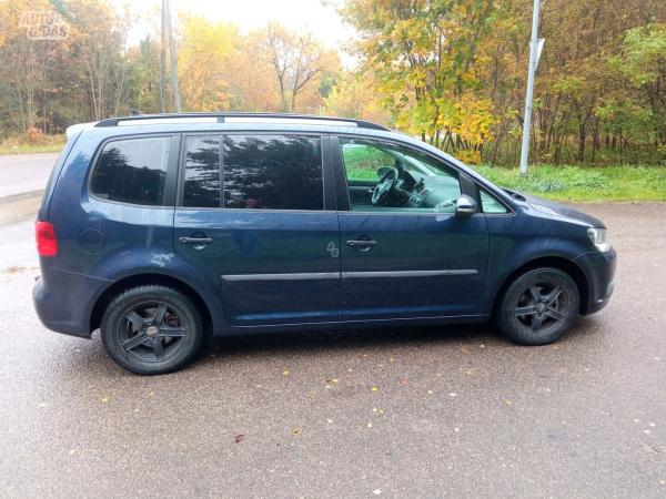 Zils Volkswagen Touran 2011 Viļņa, ar dzinēja tilpumu 1.60 L un nobraukumu 340 tūkst. km par 4890 €, foto 8 vietnē AUTOMOTO.COM.LV