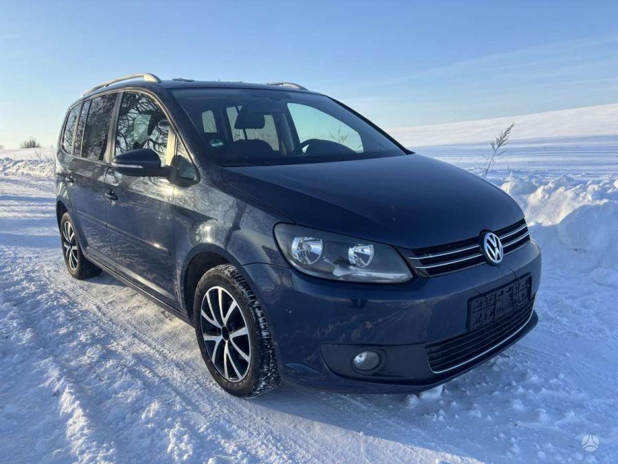Blue Volkswagen Touran 2011 in Varena, with an engine capacity of 1.60 L and mileage of 257 thousand km for 5300 €, photo 2 on AUTOMOTO.COM.LV