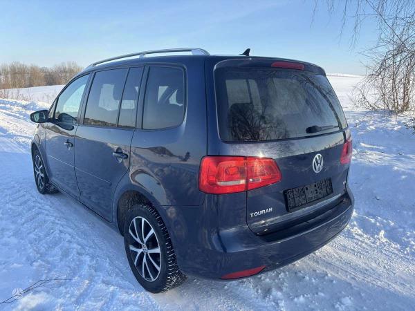 Zils Volkswagen Touran 2011 Varėna, ar dzinēja tilpumu 1.60 L un nobraukumu 257 tūkst. km par 5300 €, foto 5 vietnē AUTOMOTO.COM.LV