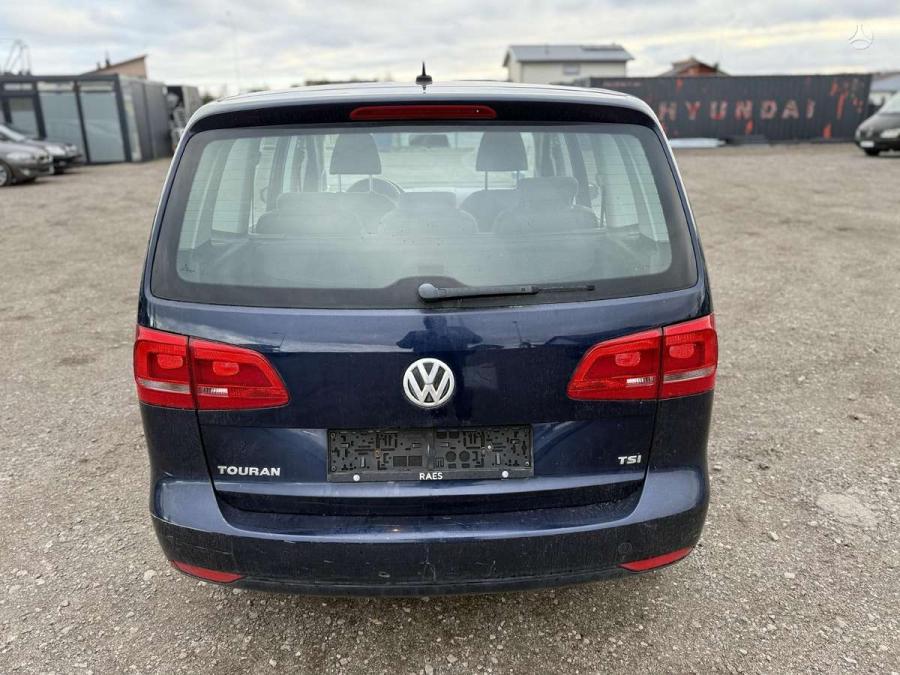 Blue Volkswagen Touran 2011 in Kaunas, with an engine capacity of 1.40 L and mileage of 221 thousand km for 4150 €, photo 4 on AUTOMOTO.COM.LV