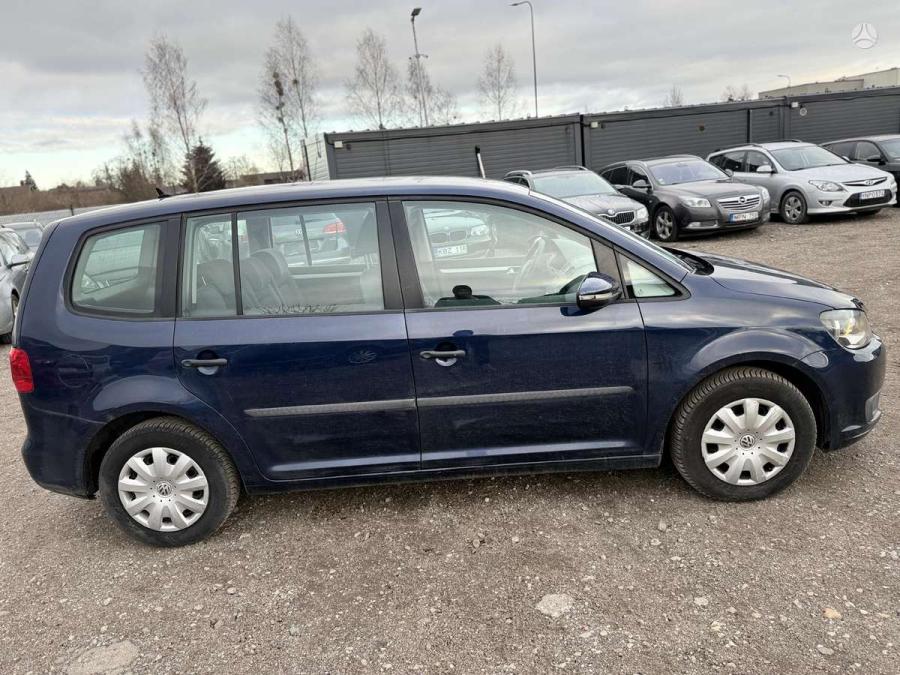 Blue Volkswagen Touran 2011 in Kaunas, with an engine capacity of 1.40 L and mileage of 221 thousand km for 4150 €, photo 6 on AUTOMOTO.COM.LV