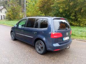 Zils Volkswagen Touran 2011 Viļņa, ar dzinēja tilpumu 1.60 L un nobraukumu 341 tūkst. km par 4890 €, foto 4 vietnē AUTOMOTO.COM.LV