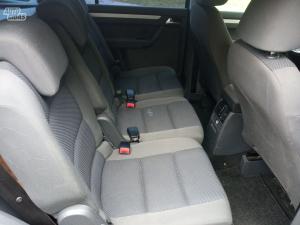 Zils Volkswagen Touran 2011 Viļņa, ar dzinēja tilpumu 1.60 L un nobraukumu 341 tūkst. km par 4890 €, foto 10 vietnē AUTOMOTO.COM.LV