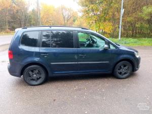 Zils Volkswagen Touran 2011 Viļņa, ar dzinēja tilpumu 1.60 L un nobraukumu 341 tūkst. km par 4890 €, foto 8 vietnē AUTOMOTO.COM.LV