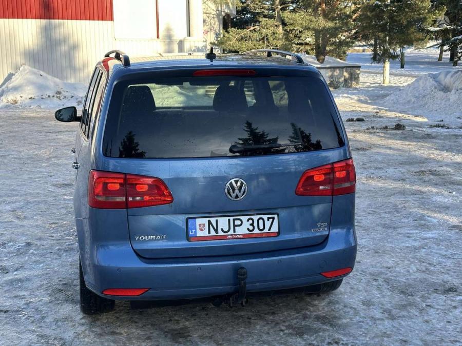 Blue Volkswagen Touran 2011 in Klaipeda, with an engine capacity of 1.39 L and mileage of 250 thousand km for 3999 €, photo 8 on AUTOMOTO.COM.LV