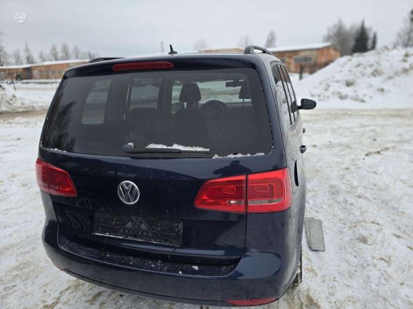 Blue Volkswagen Touran 2011 in Ukmerge, with an engine capacity of 1.97 L and mileage of 260 thousand km for 5200 €, photo 4 on AUTOMOTO.COM.LV