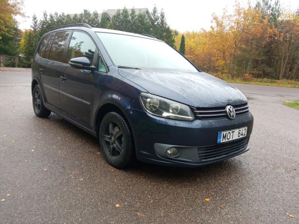 Blue Volkswagen Touran 2011 in Vilnius, with an engine capacity of 1.60 L and mileage of 341 thousand km for 4890 €, photo 1 on AUTOMOTO.COM.LV