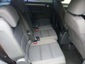 Zils Volkswagen Touran 2011 Viļņa, ar dzinēja tilpumu 1.60 L un nobraukumu 341 tūkst. km par 4890 €, foto 10 vietnē AUTOMOTO.COM.LV