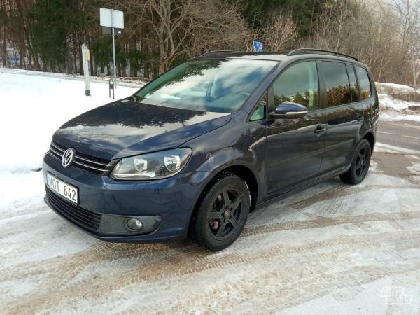 Blue Volkswagen Touran 2011 in Vilnius, with an engine capacity of 1.60 L and mileage of 341 thousand km for 4890 €, photo 1 on AUTOMOTO.COM.LV