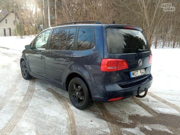 Blue Volkswagen Touran 2011 in Vilnius, with an engine capacity of 1.60 L and mileage of 341 thousand km for 4890 €, photo 4 on AUTOMOTO.COM.LV