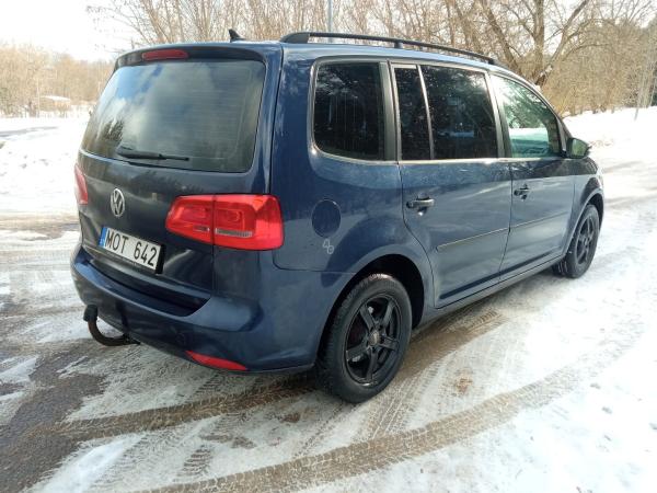 Blue Volkswagen Touran 2011 in Vilnius, with an engine capacity of 1.60 L and mileage of 341 thousand km for 4890 €, photo 6 on AUTOMOTO.COM.LV