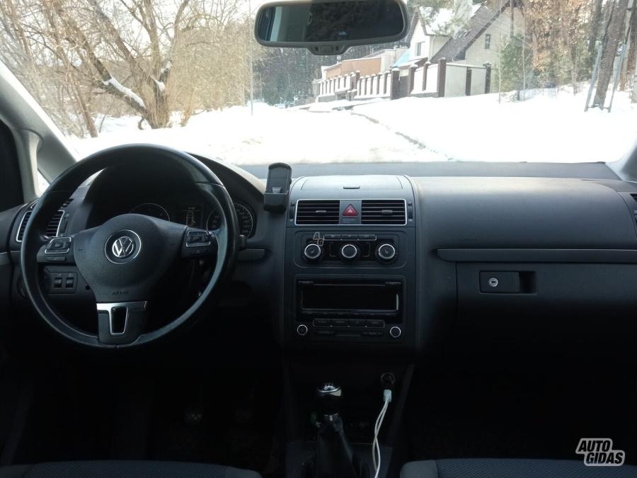 Zils Volkswagen Touran 2011 Viļņa, ar dzinēja tilpumu 1.60 L un nobraukumu 341 tūkst. km par 4890 €, foto 13 vietnē AUTOMOTO.COM.LV