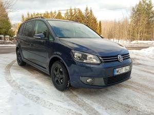 Zils Volkswagen Touran 2011 Viļņa, ar dzinēja tilpumu 1.60 L un nobraukumu 341 tūkst. km par 4690 €, foto  vietnē AUTOMOTO.COM.LV