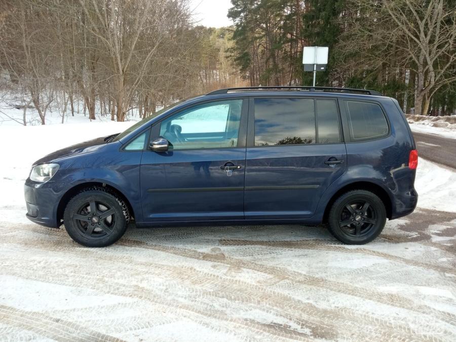 Zils Volkswagen Touran 2011 Viļņa, ar dzinēja tilpumu 1.60 L un nobraukumu 341 tūkst. km par 4690 €, foto 4 vietnē AUTOMOTO.COM.LV