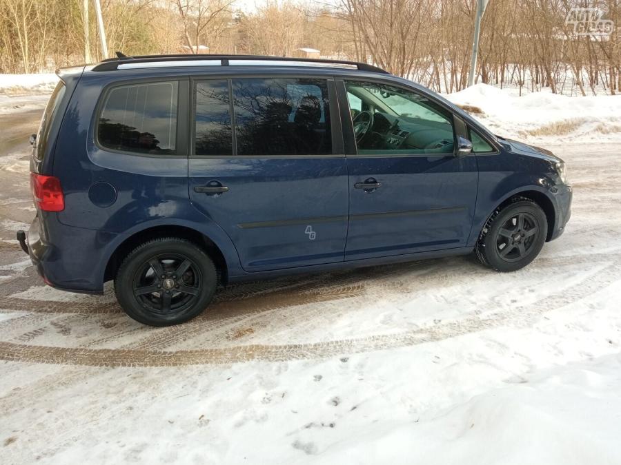 Zils Volkswagen Touran 2011 Viļņa, ar dzinēja tilpumu 1.60 L un nobraukumu 341 tūkst. km par 4690 €, foto 8 vietnē AUTOMOTO.COM.LV