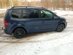 Blue Volkswagen Touran 2011 in Vilnius, with an engine capacity of 1.60 L and mileage of 341 thousand km for 4690 €, photo 8 on AUTOMOTO.COM.LV