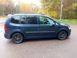 Zils Volkswagen Touran 2011 Viļņa, ar dzinēja tilpumu 1.60 L un nobraukumu 342 tūkst. km par 4690 €, foto 7 vietnē AUTOMOTO.COM.LV