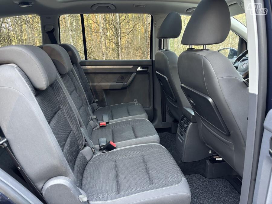 Zils Volkswagen Touran 2011 Varėna, ar dzinēja tilpumu 1.60 L un nobraukumu 257 tūkst. km par 5200 €, foto 9 vietnē AUTOMOTO.COM.LV