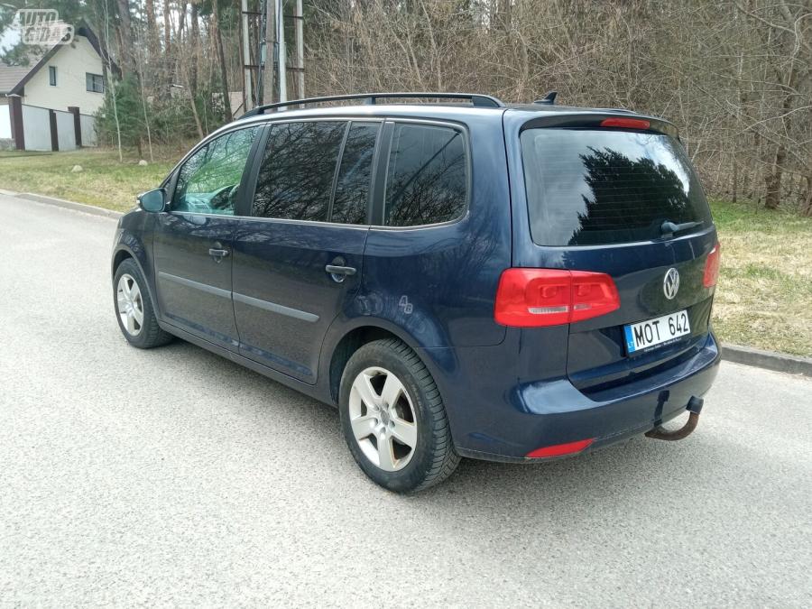 Blue Volkswagen Touran 2011 in Vilnius, with an engine capacity of 1.60 L and mileage of 342 thousand km for 4890 €, photo 8 on AUTOMOTO.COM.LV