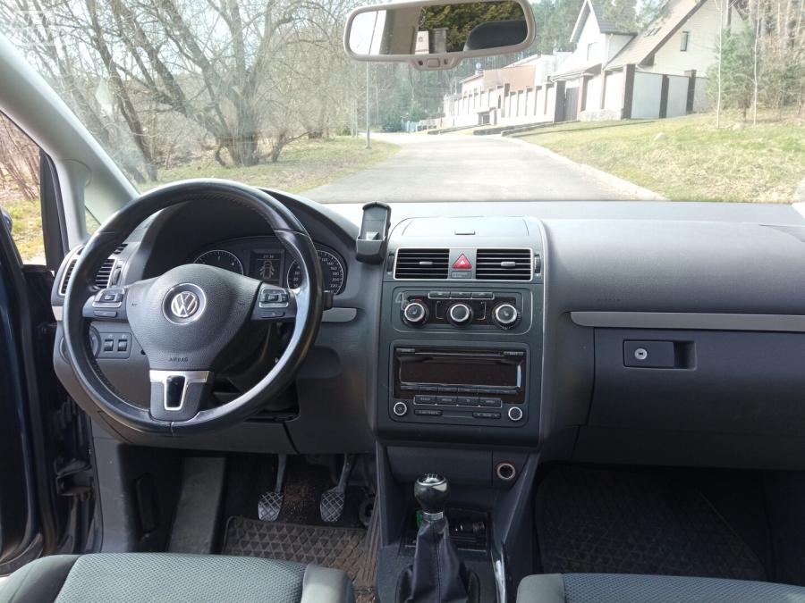 Blue Volkswagen Touran 2011 in Vilnius, with an engine capacity of 1.60 L and mileage of 342 thousand km for 4890 €, photo 16 on AUTOMOTO.COM.LV