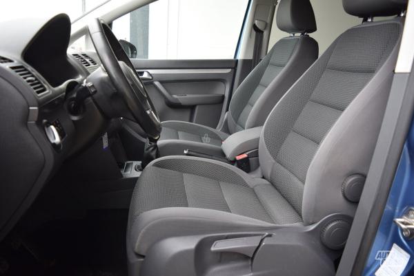 Blue Volkswagen Touran 2011 in Vilnius, with an engine capacity of 1.60 L and mileage of 345 thousand km for 5450 €, photo 9 on AUTOMOTO.COM.LV