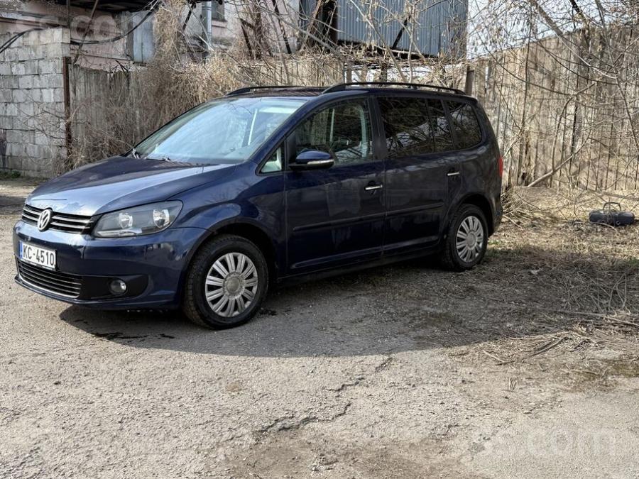 Blue Volkswagen Touran 2011 in Jelgava, with an engine capacity of 1.60 L and mileage of 345 thousand km for 2600 €, photo 3 on AUTOMOTO.COM.LV