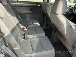 Blue Volkswagen Touran 2011 in Jelgava, with an engine capacity of 1.60 L and mileage of 345 thousand km for 2600 €, photo 5 on AUTOMOTO.COM.LV