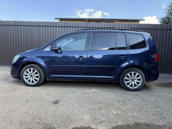 Zils Volkswagen Touran 2011 Kauņa, ar dzinēja tilpumu 1.60 L un nobraukumu 207 tūkst. km par 3600 €, foto 2 vietnē AUTOMOTO.COM.LV