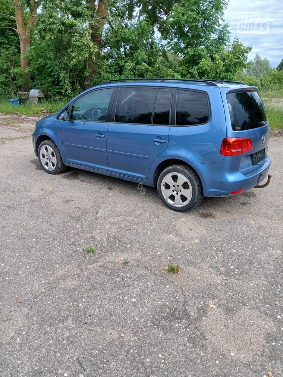 Zils Volkswagen Touran 2011 Radviliškis, ar dzinēja tilpumu 1.60 L un nobraukumu 280 tūkst. km par 4300 €, foto 4 vietnē AUTOMOTO.COM.LV