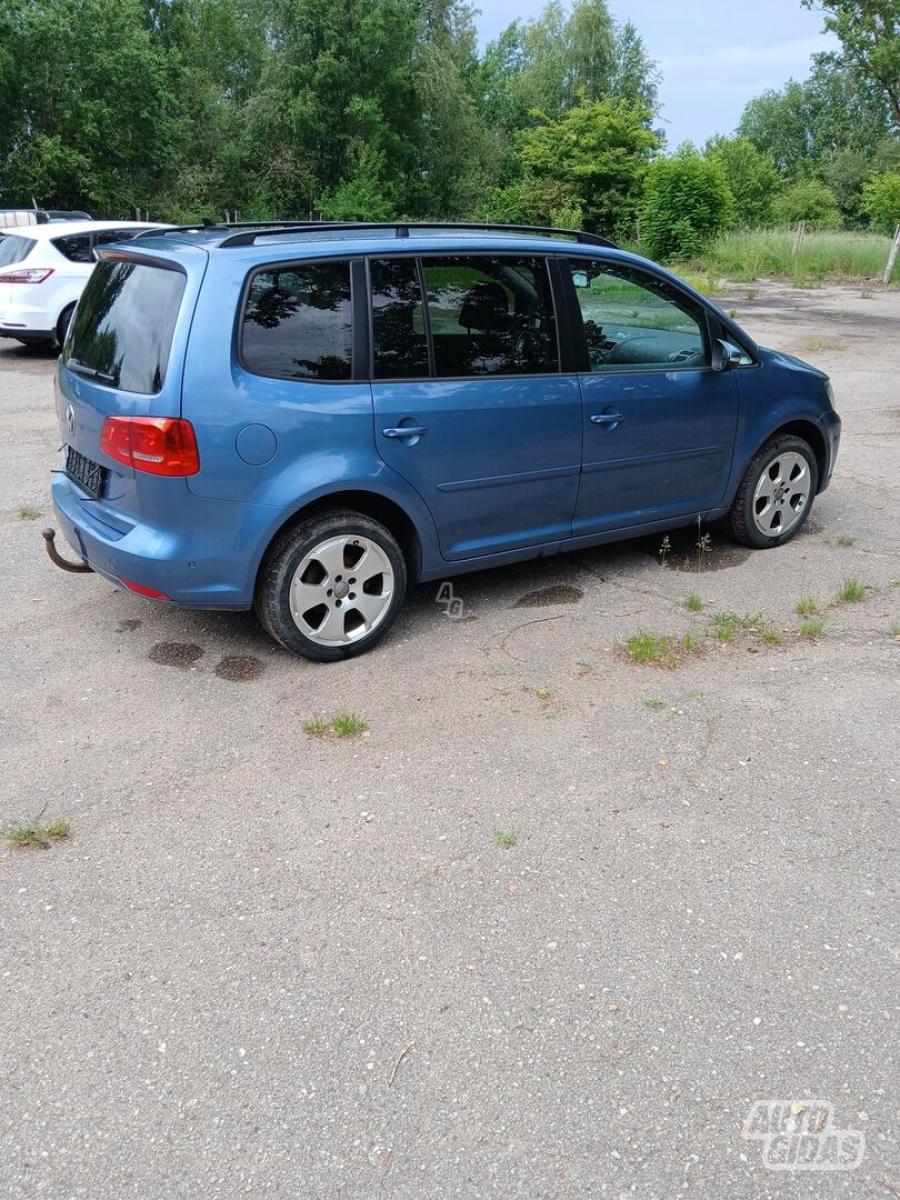 Zils Volkswagen Touran 2011 Radviliškis, ar dzinēja tilpumu 1.60 L un nobraukumu 280 tūkst. km par 4300 €, foto 5 vietnē AUTOMOTO.COM.LV