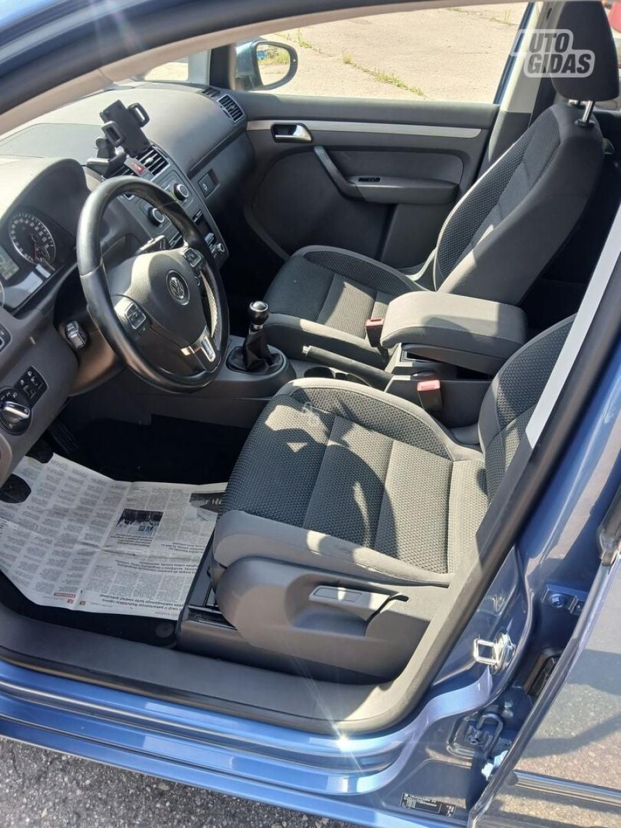Zils Volkswagen Touran 2011 Radviliškis, ar dzinēja tilpumu 1.60 L un nobraukumu 280 tūkst. km par 4300 €, foto 7 vietnē AUTOMOTO.COM.LV