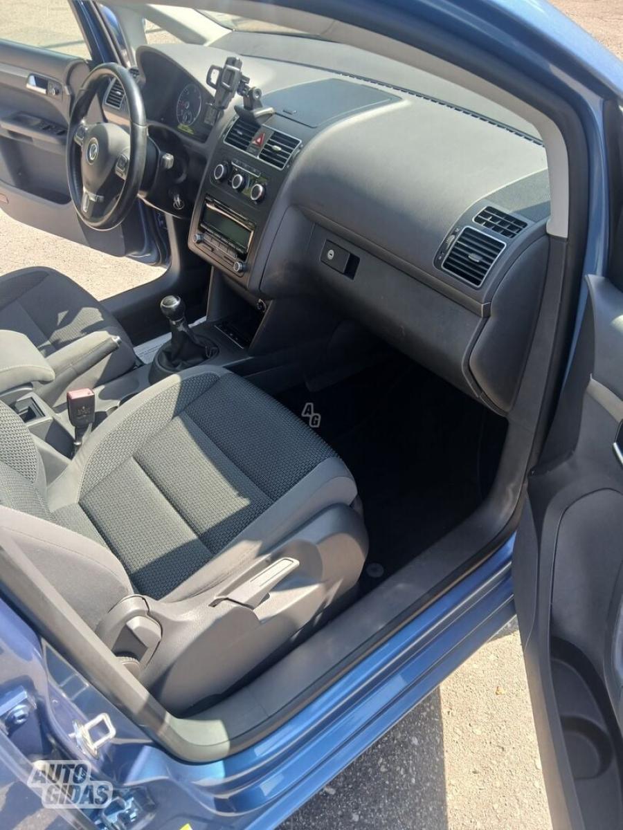 Zils Volkswagen Touran 2011 Radviliškis, ar dzinēja tilpumu 1.60 L un nobraukumu 280 tūkst. km par 4300 €, foto 9 vietnē AUTOMOTO.COM.LV