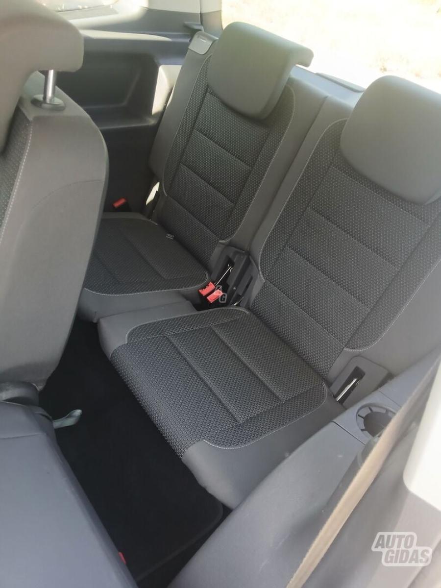 Zils Volkswagen Touran 2011 Radviliškis, ar dzinēja tilpumu 1.60 L un nobraukumu 280 tūkst. km par 4300 €, foto 12 vietnē AUTOMOTO.COM.LV