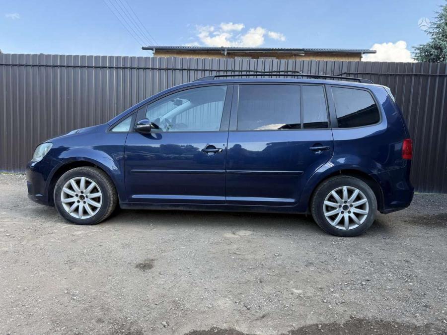 Zils Volkswagen Touran 2011 Kauņa, ar dzinēja tilpumu 1.60 L un nobraukumu 207 tūkst. km par 3400 €, foto 3 vietnē AUTOMOTO.COM.LV