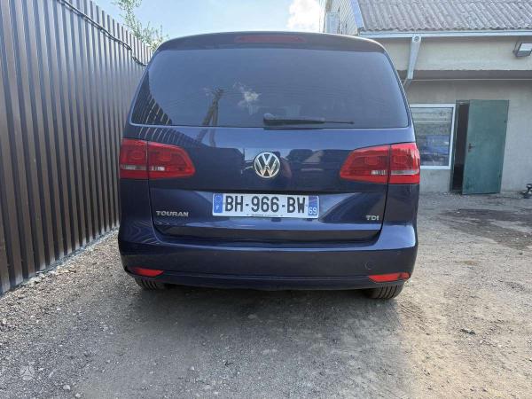 Blue Volkswagen Touran 2011 in Kaunas, with an engine capacity of 1.60 L and mileage of 207 thousand km for 3400 €, photo 8 on AUTOMOTO.COM.LV