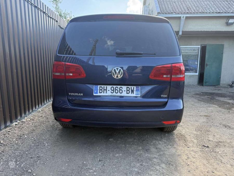 Zils Volkswagen Touran 2011 Kauņa, ar dzinēja tilpumu 1.60 L un nobraukumu 207 tūkst. km par 3400 €, foto 9 vietnē AUTOMOTO.COM.LV